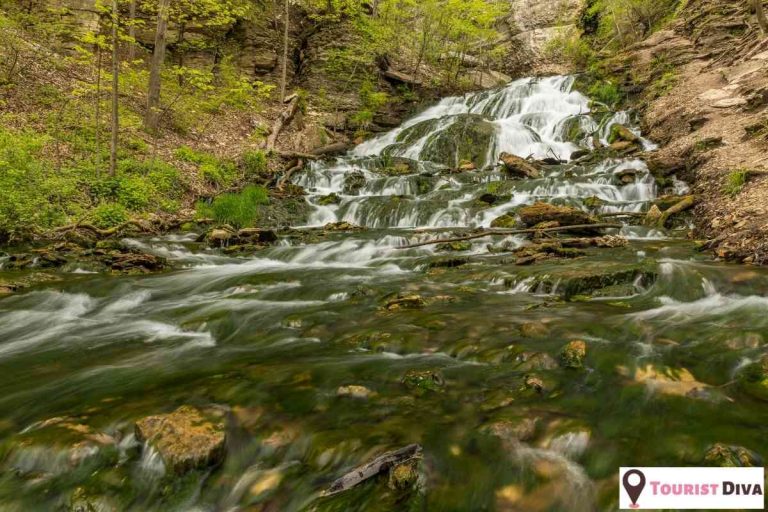 21 Fun Things to Do in Decorah (Iowa)